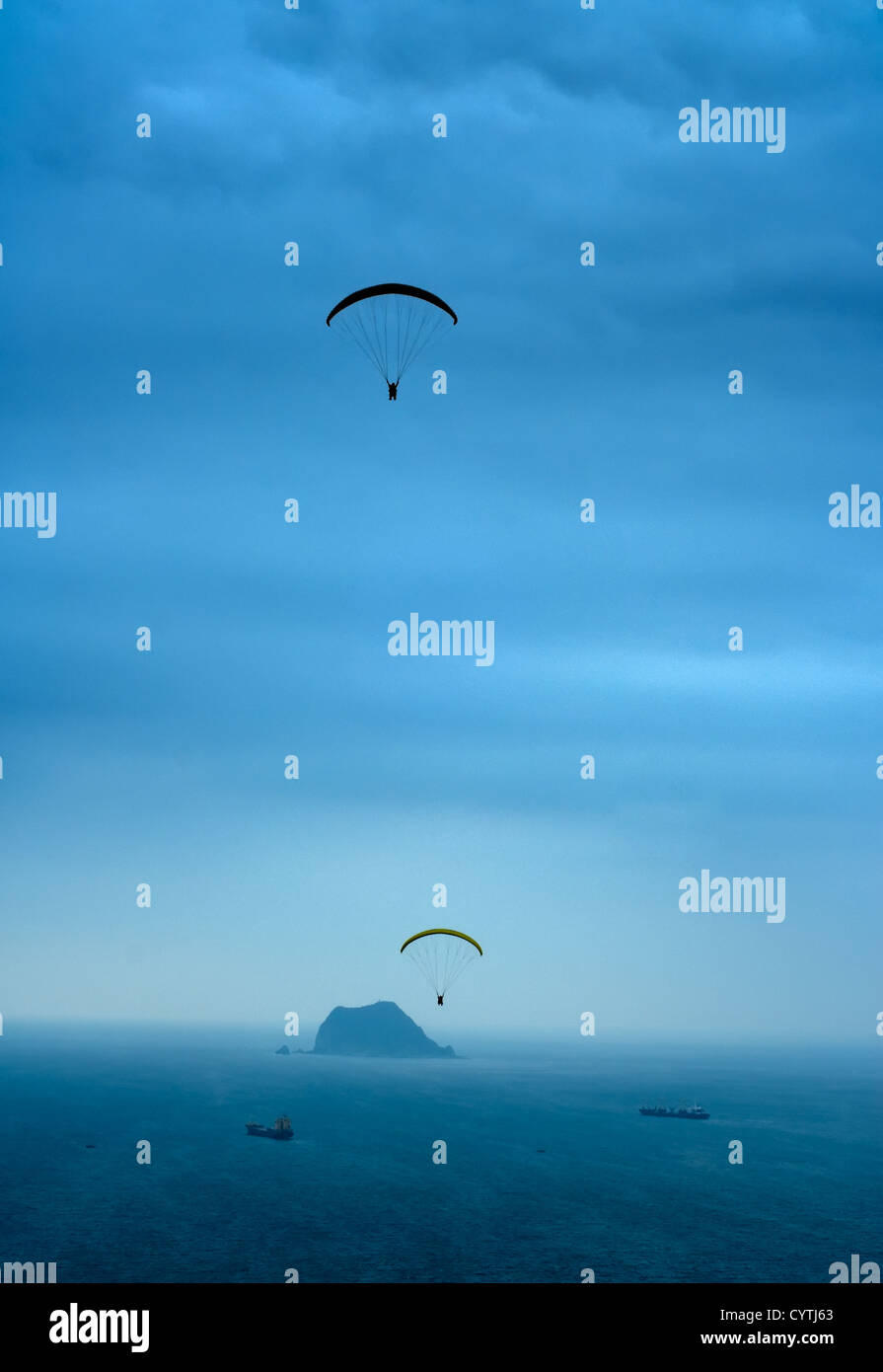 It is a kind of sport called parachuting over the sea Stock Photo - Alamy