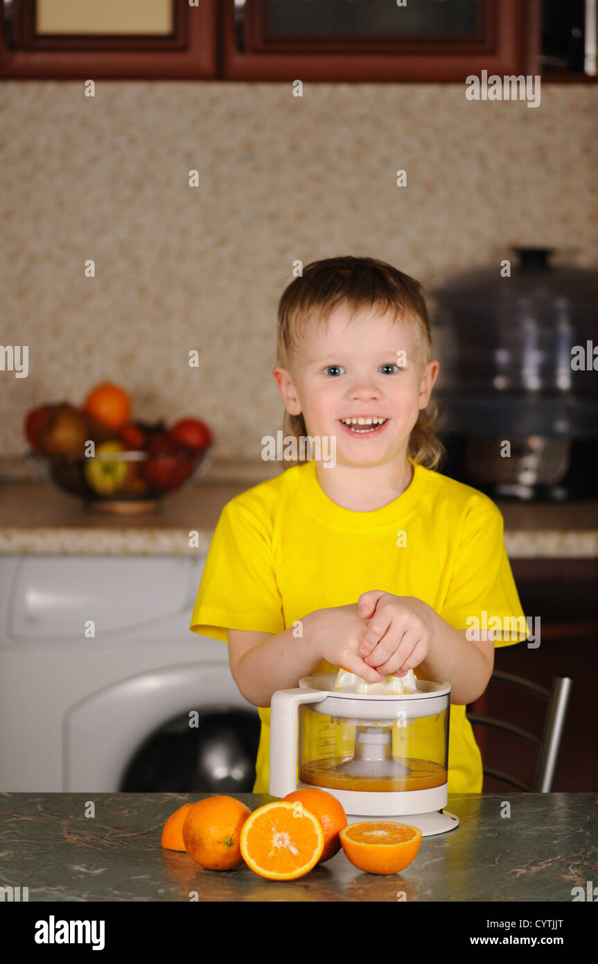 Wring out hi-res stock photography and images - Alamy