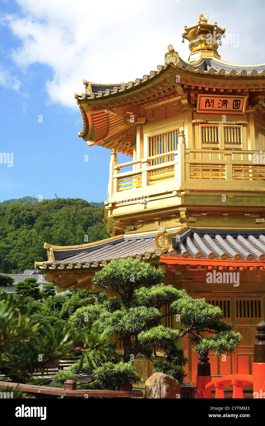 Gold pavilion in chi lin nunnery hi-res stock photography and images ...