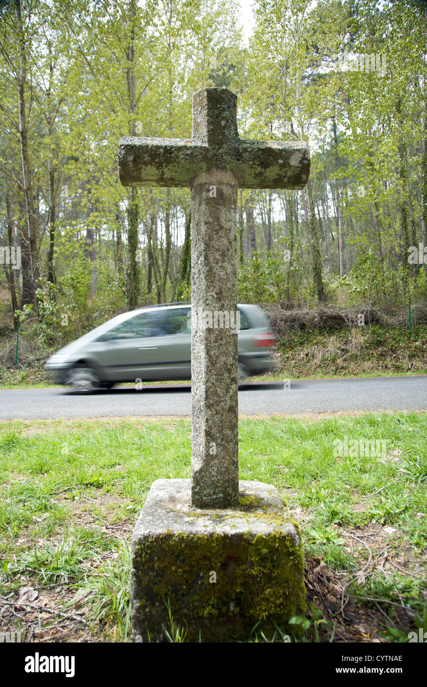 Roadway cross hi-res stock photography and images - Alamy