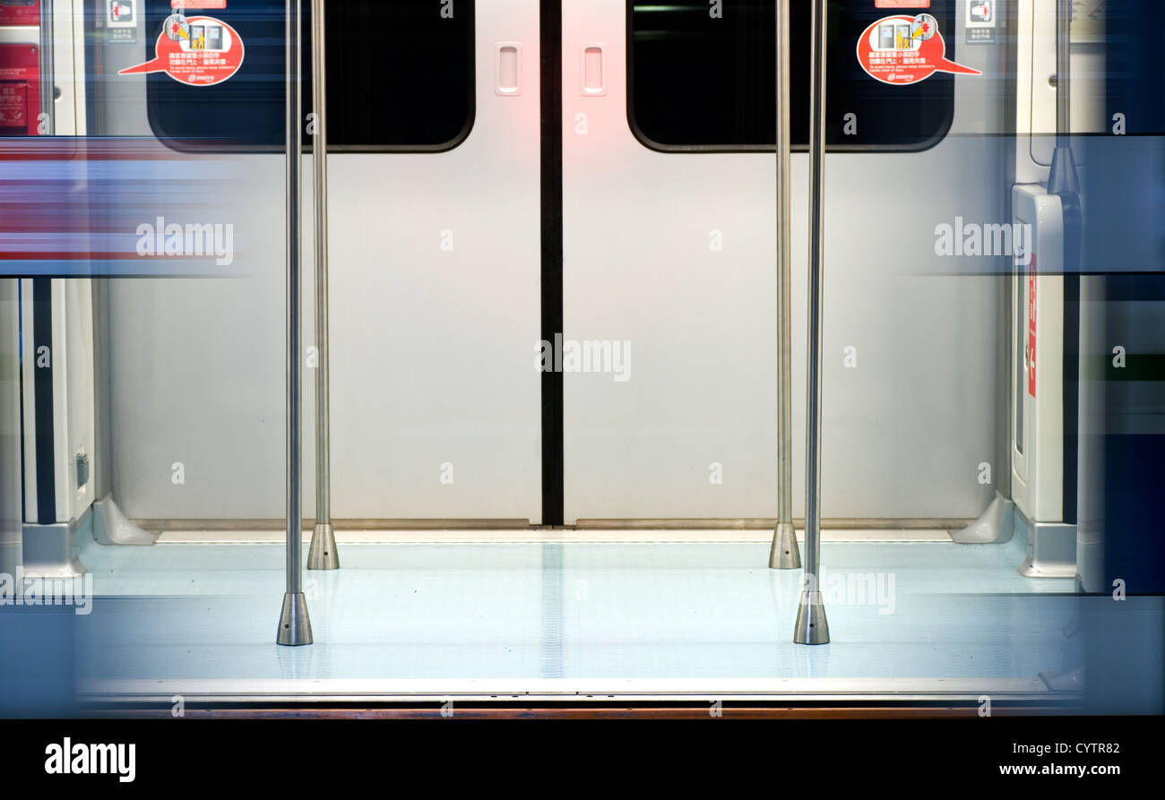 Here are the doors opened in metro station Stock Photo - Alamy