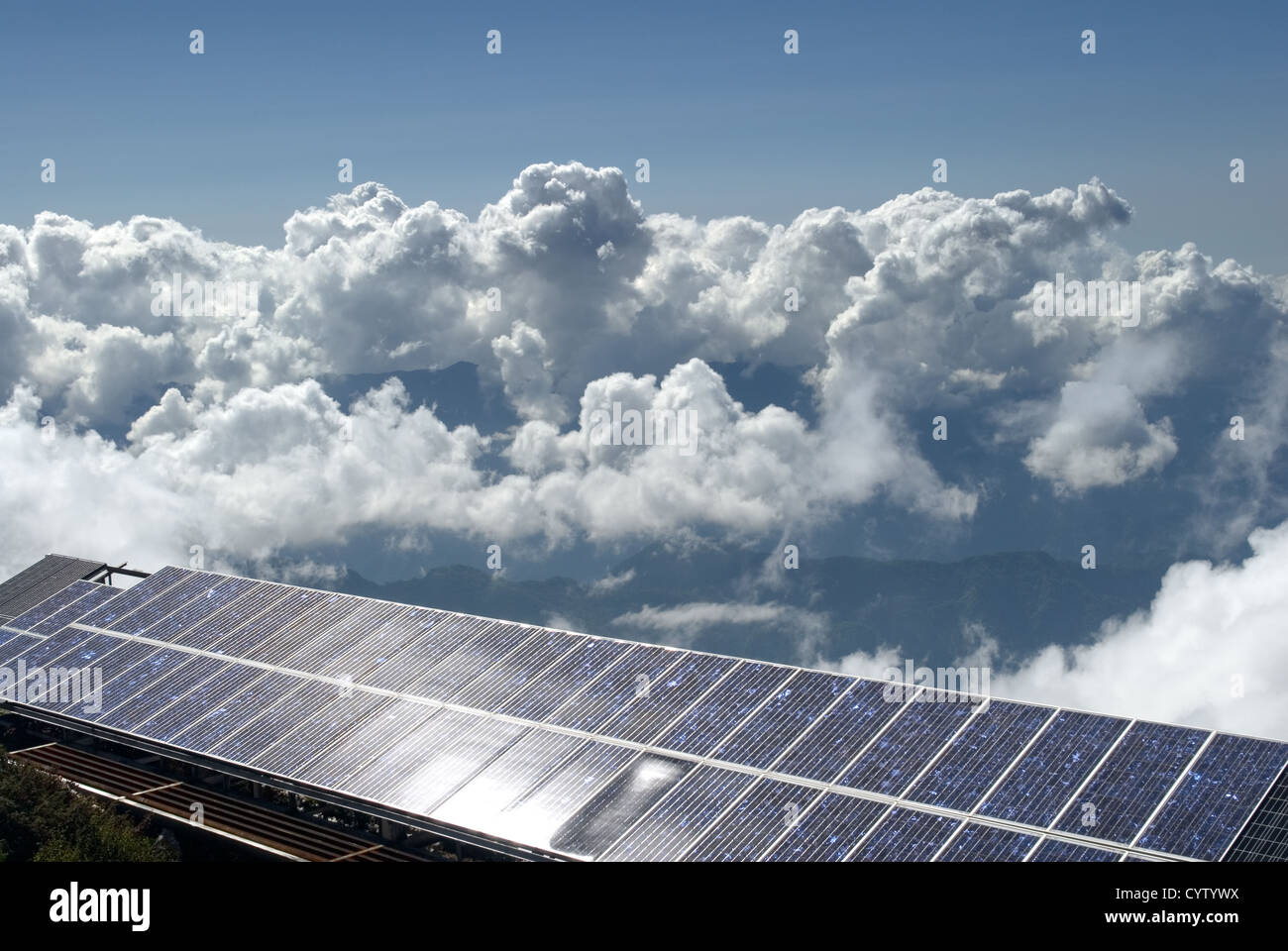 Solar board hi-res stock photography and images - Alamy