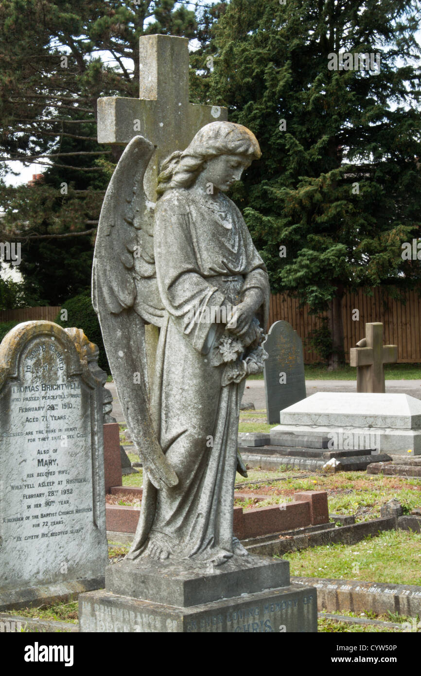 Shadow gravestone grave graveyard hi-res stock photography and images ...