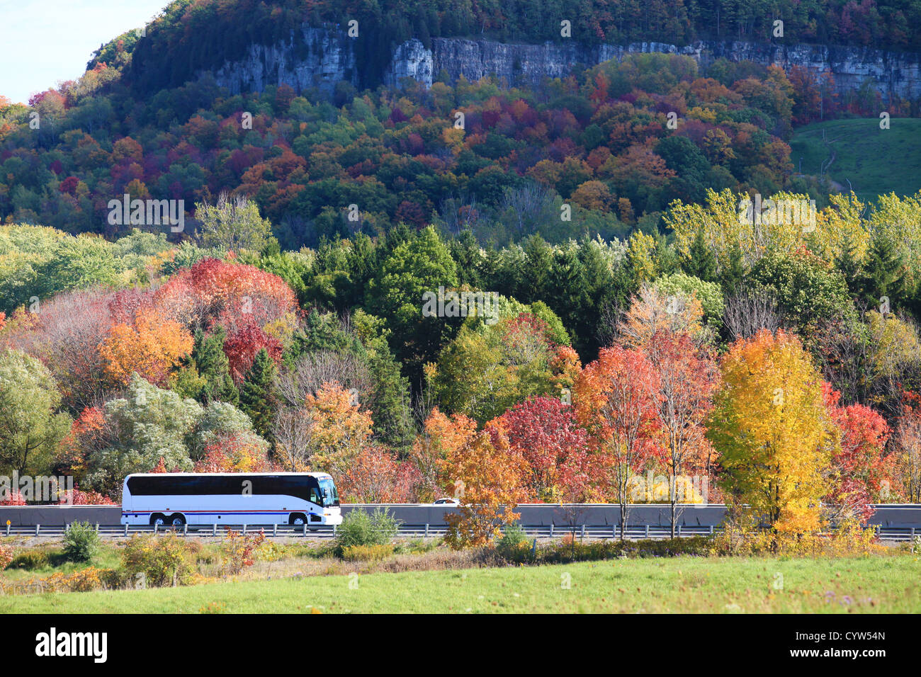 Highway 401 with Rattlesnake Point in Niagara escarpment in the ...