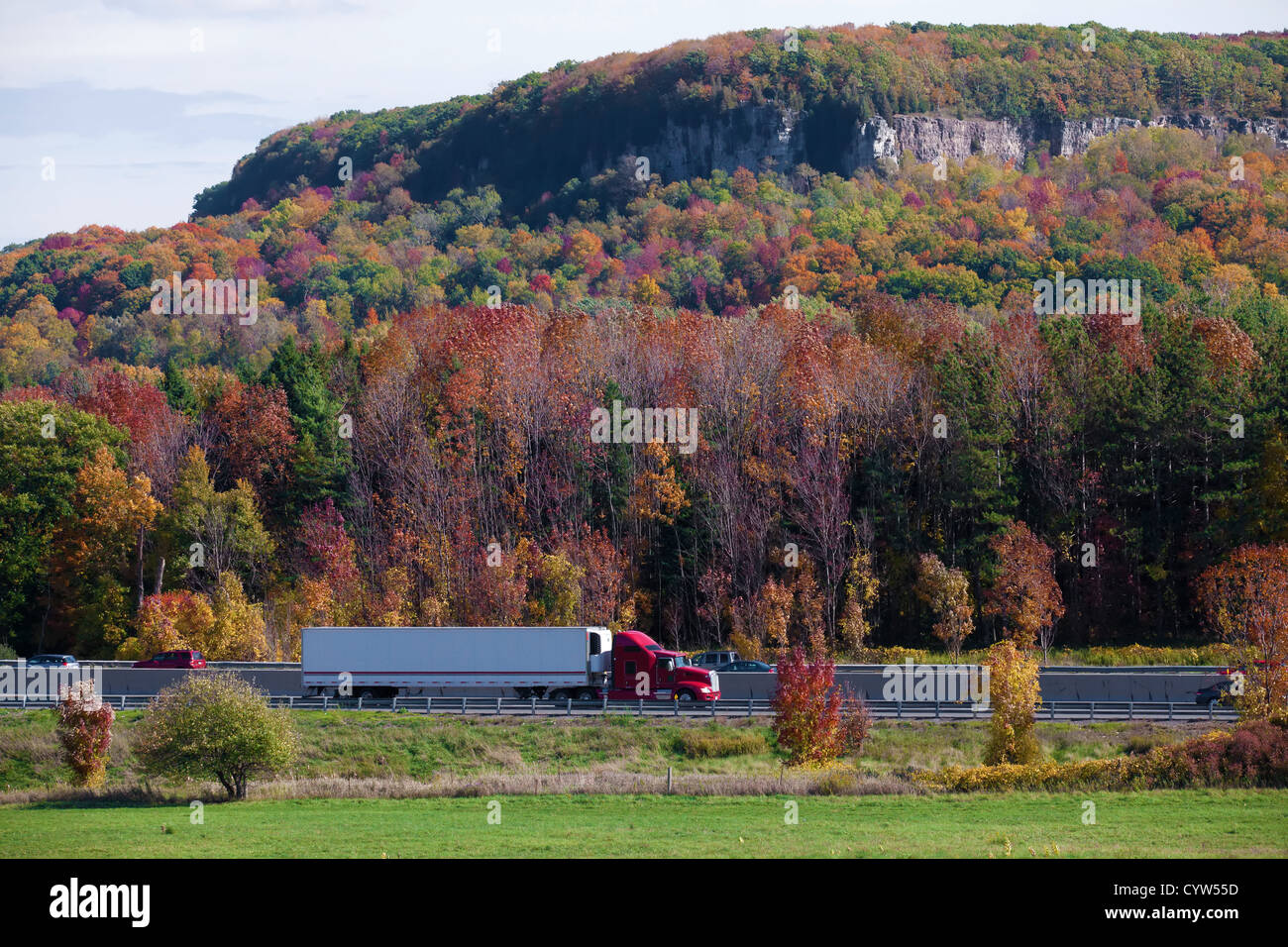 Highway 401 with Rattlesnake Point in Niagara escarpment in the ...
