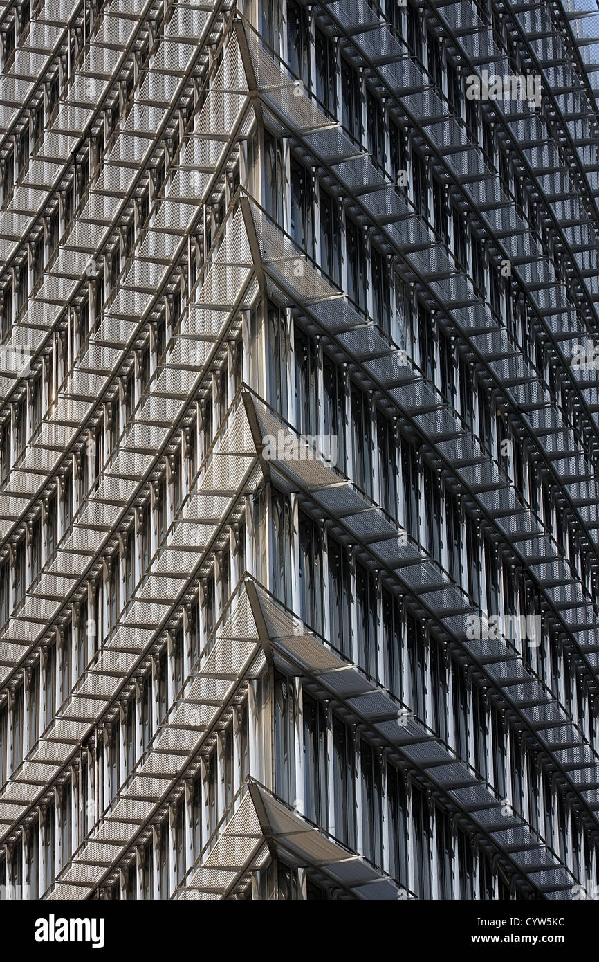 Curvy architecture metal hi-res stock photography and images - Alamy