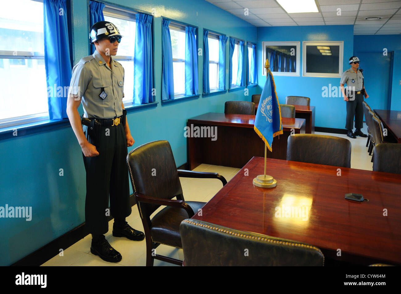 South Korean soldiers at the Military Armistice Commission Building in ...