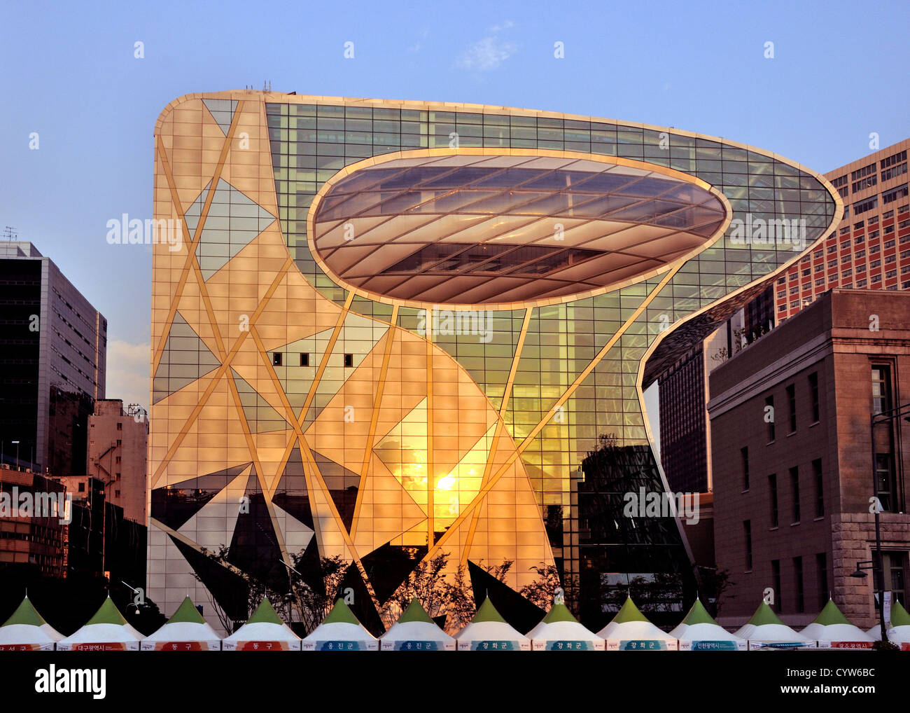 Seoul City Hall new building, Downtown Seoul Stock Photo - Alamy