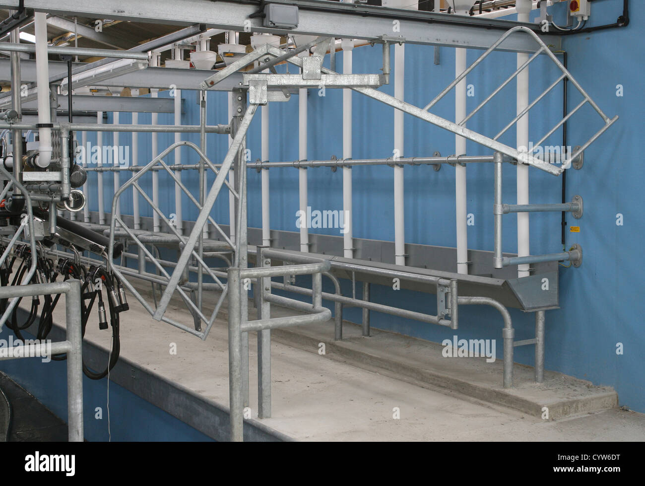 Scissor gate trough hi-res stock photography and images - Alamy