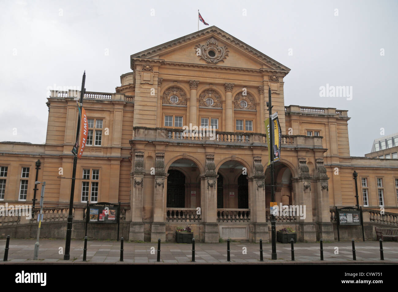 Cheltenham hi-res stock photography and images - Alamy