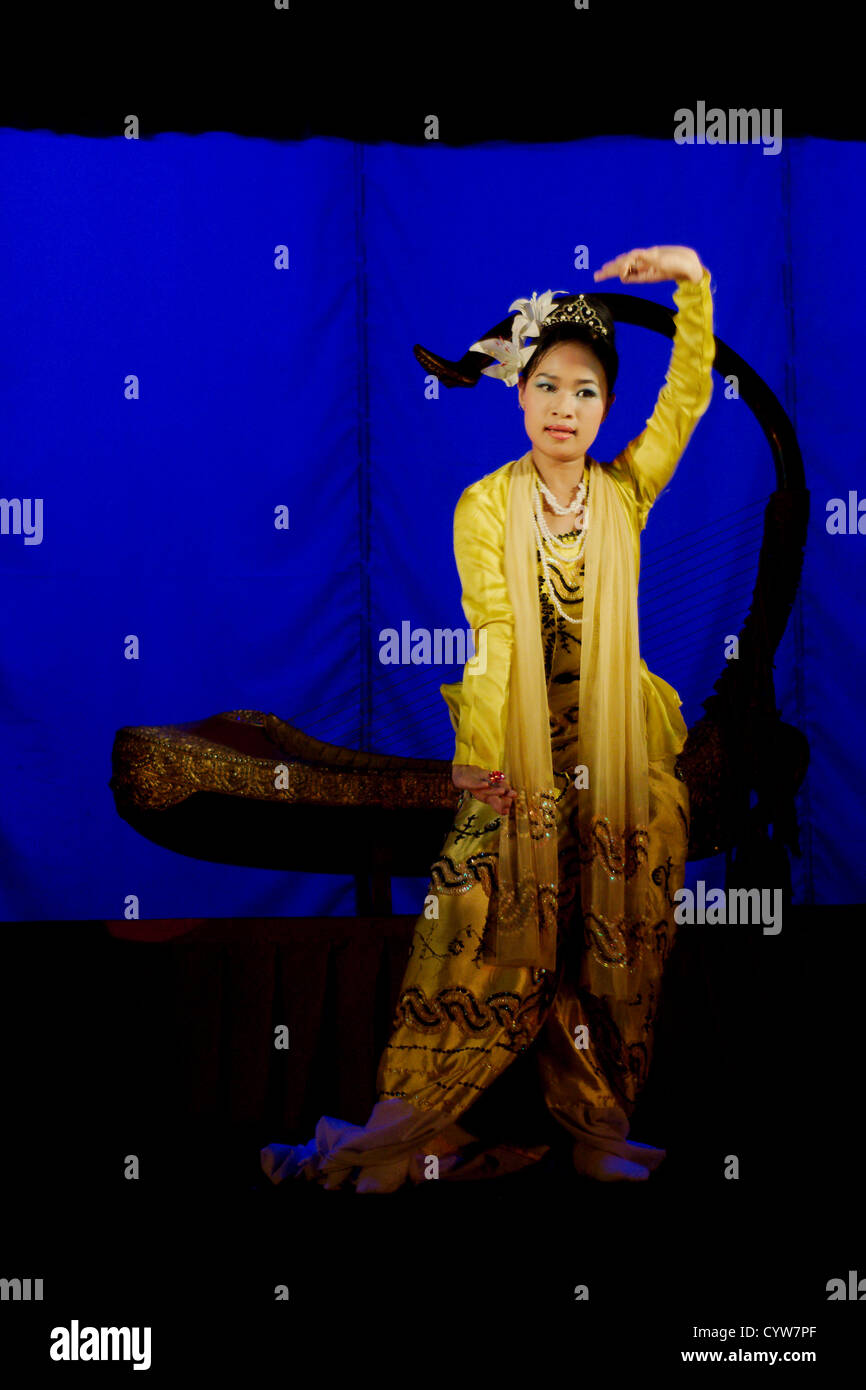 Myanmar traditional dancer hi-res stock photography and images - Alamy