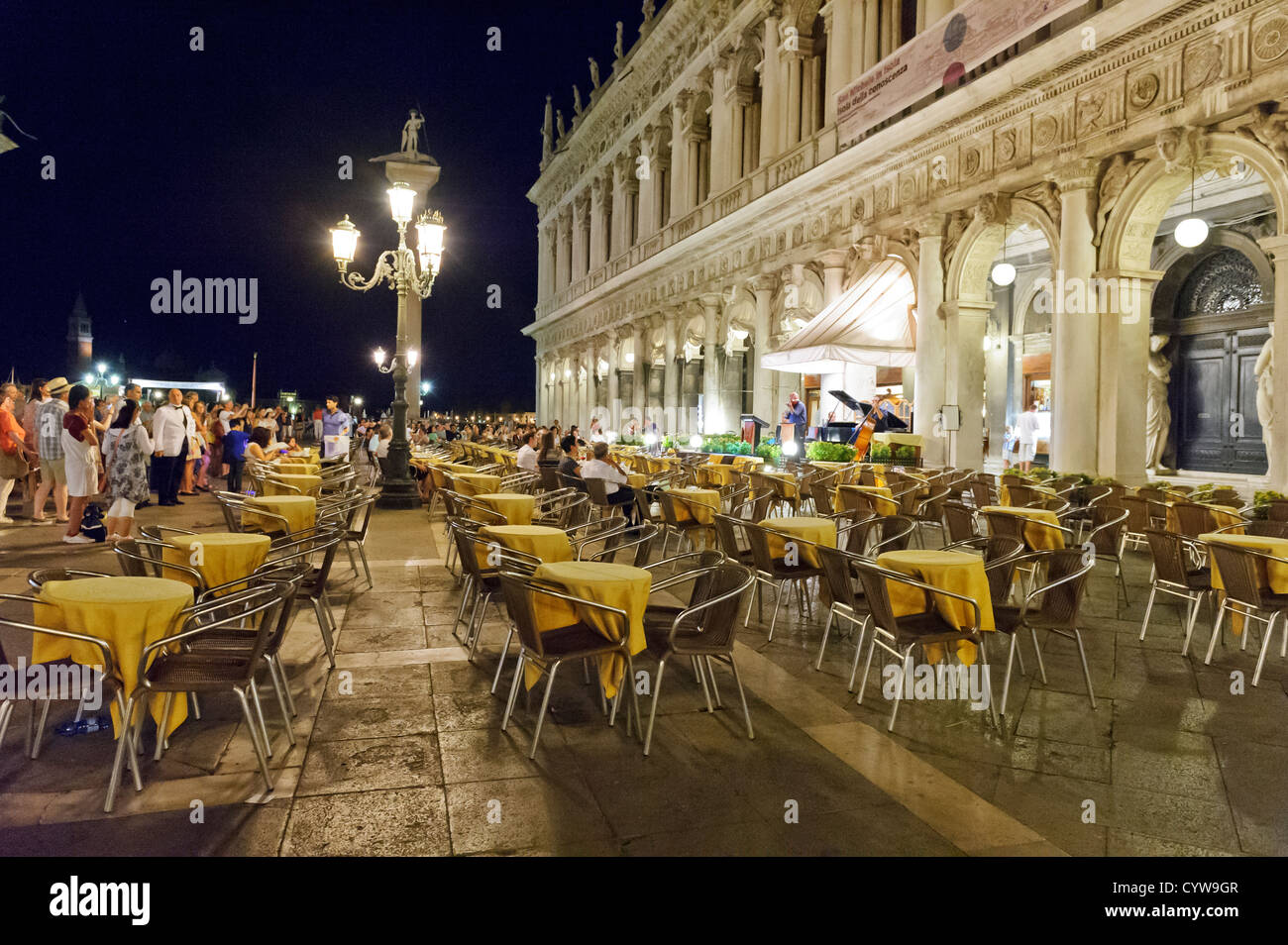 Nightlife in St Mark's Square, Venice, Italy Stock Photo - Alamy