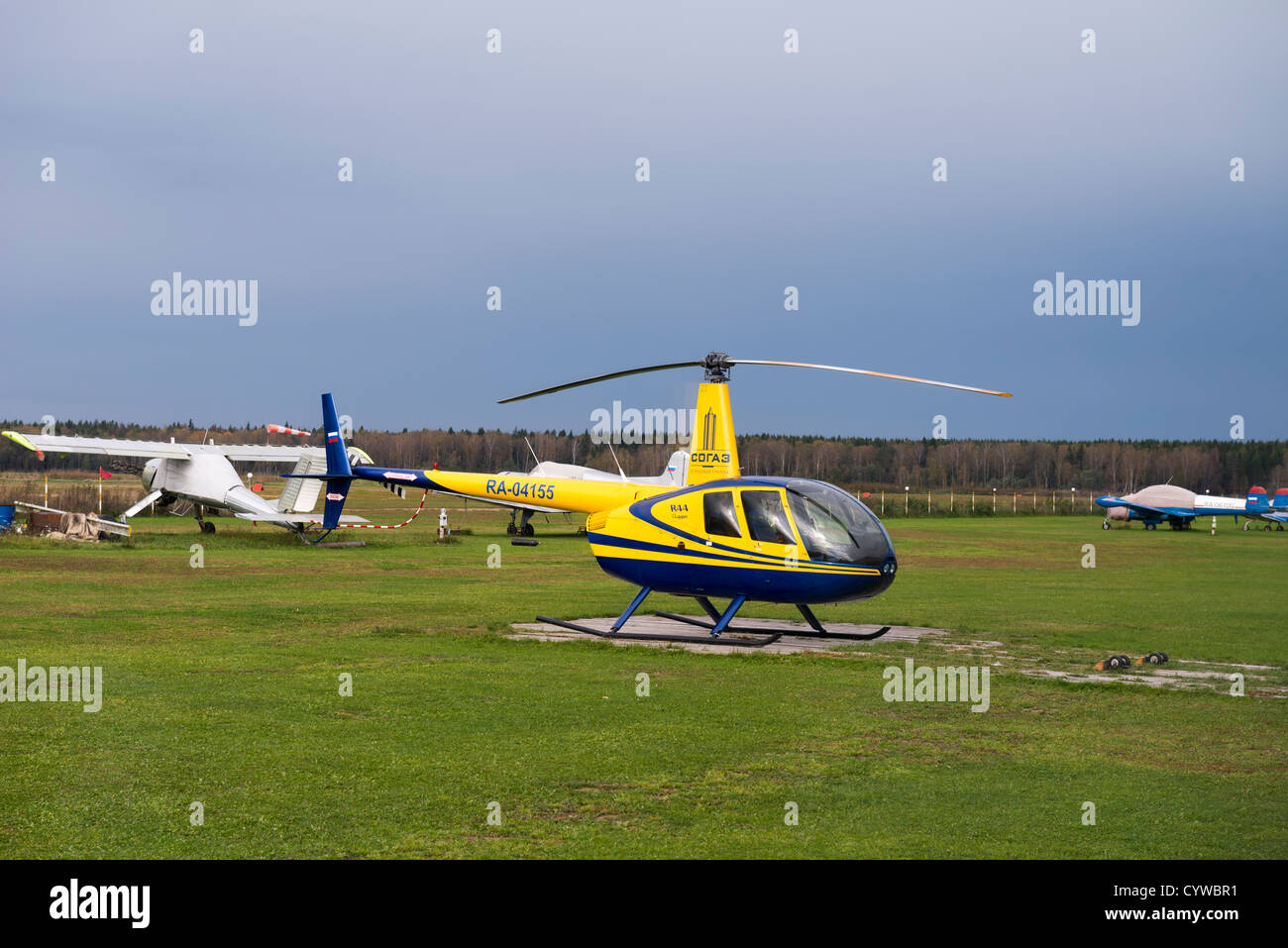 small private aircraft propeller plane airfield airport Stock Photo - Alamy