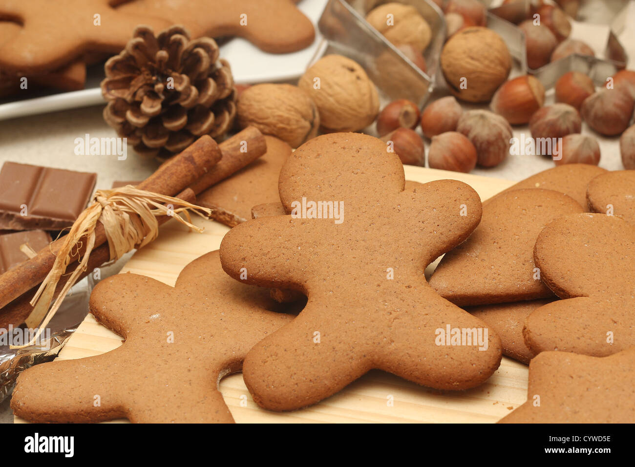 cooking gingerbread men Stock Photo - Alamy