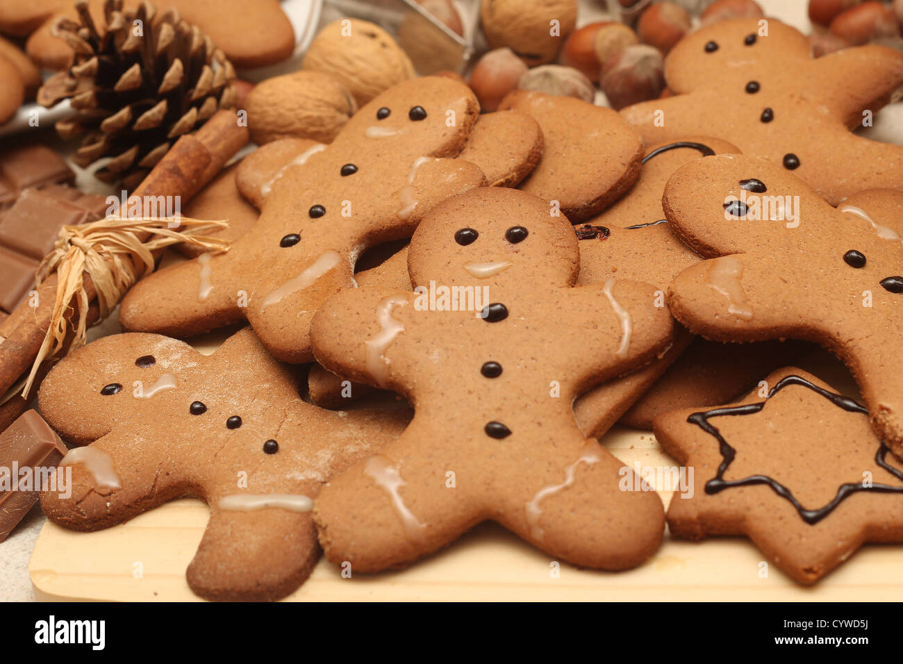 cooking gingerbread men Stock Photo - Alamy