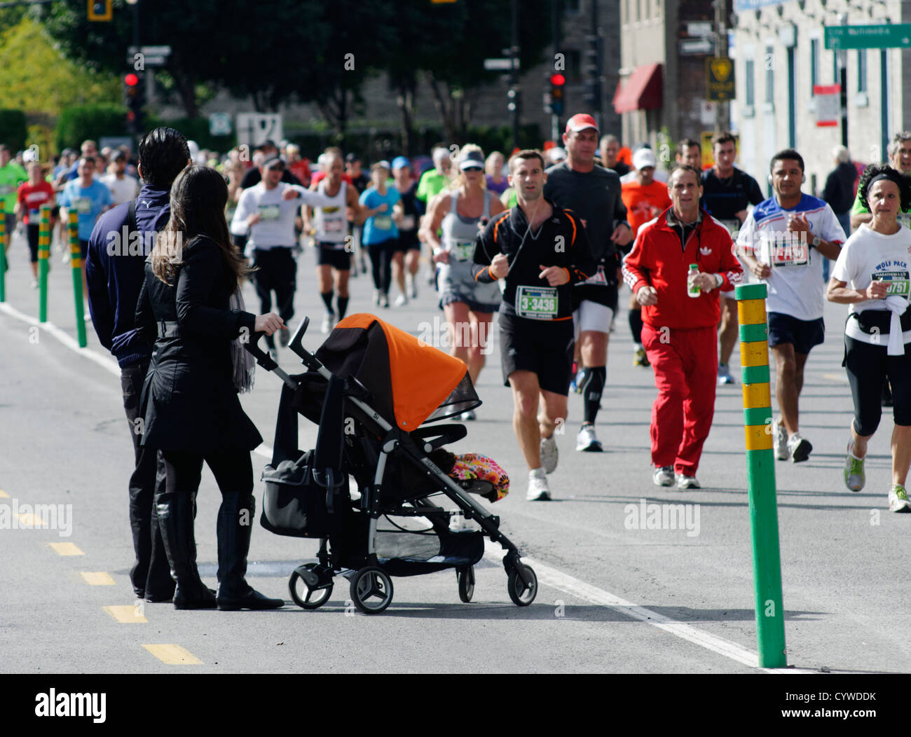Watching runners hi-res stock photography and images - Alamy