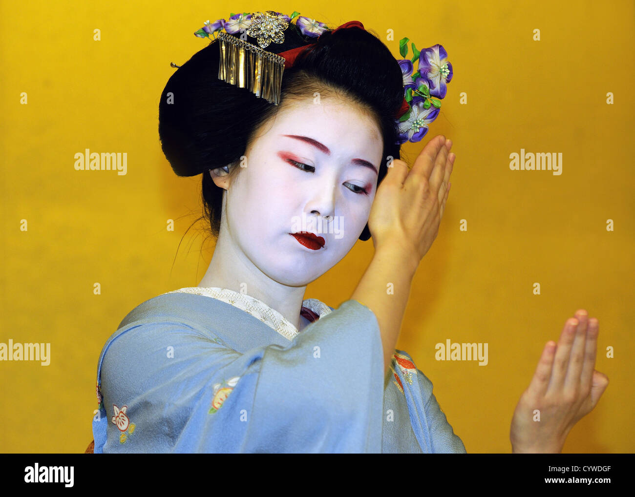 A Maiko (apprentice Geisha), Kyoto, Japan Stock Photo - Alamy