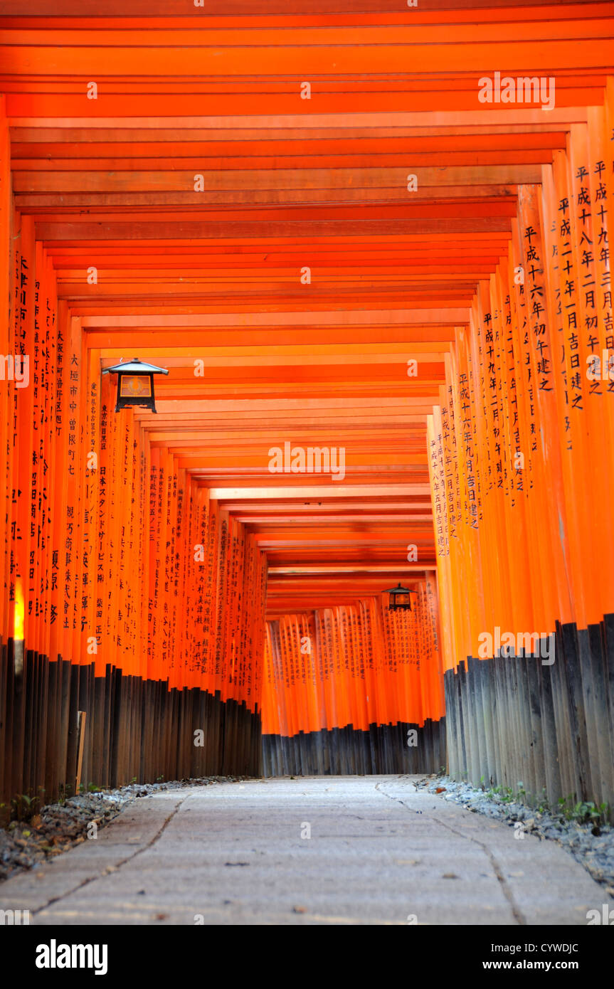 Endless shrine gates, Fushima-Inari Taisha, Kyoto Stock Photo - Alamy
