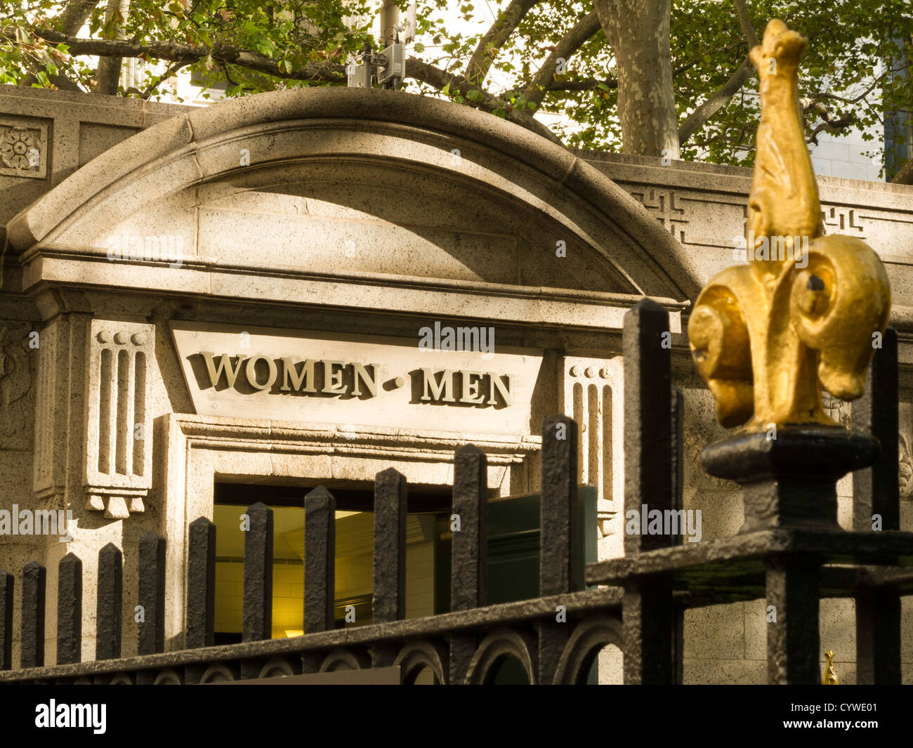 Toilette public toilet lavatory facility bryant park hi-res stock ... Toilette public toilet lavatory facility bryant park hi-res stock ...
