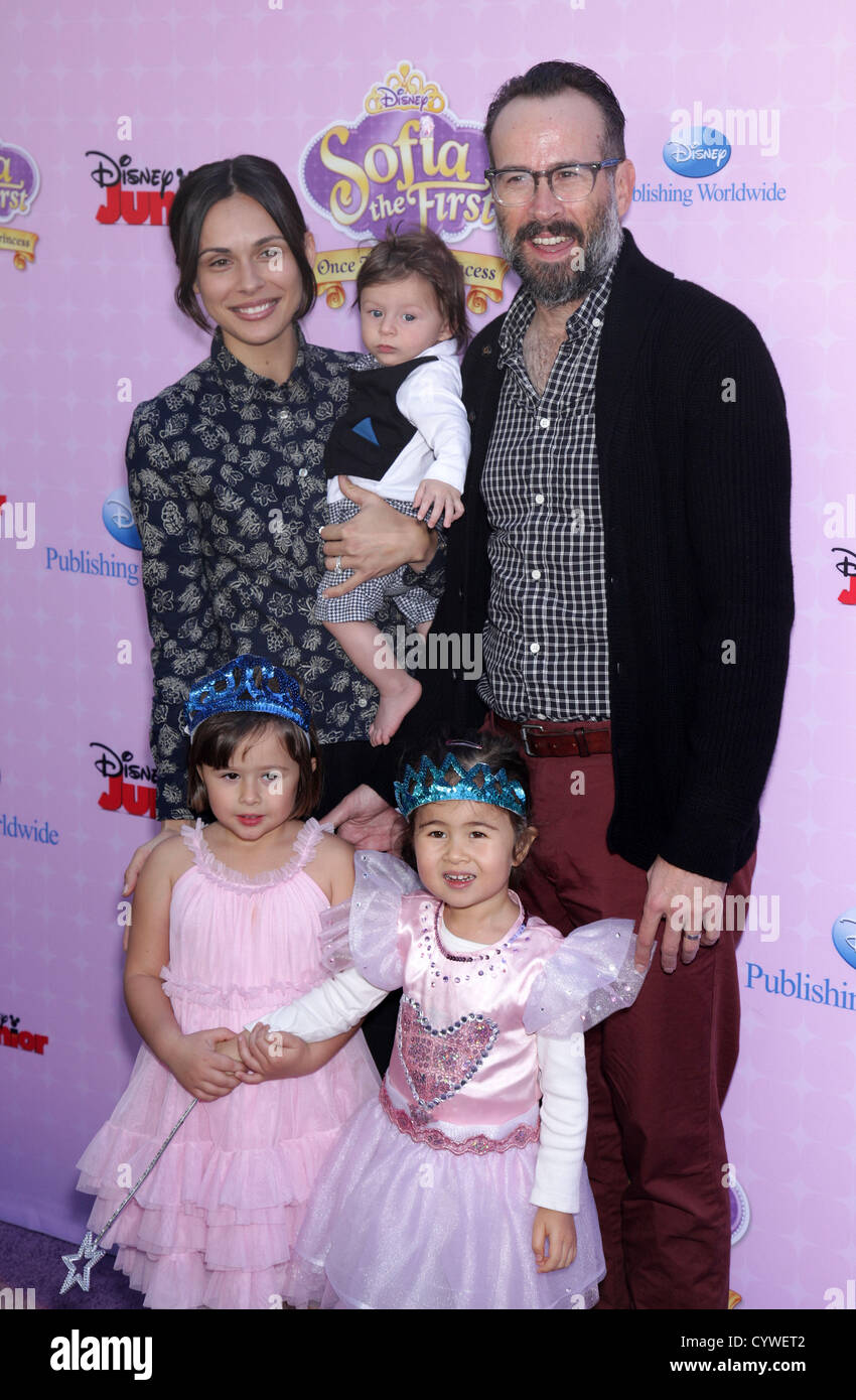 Nov. 9, 2012 - Burbank, California, U.S. - Jason Lee & Family.Yvonne ...
