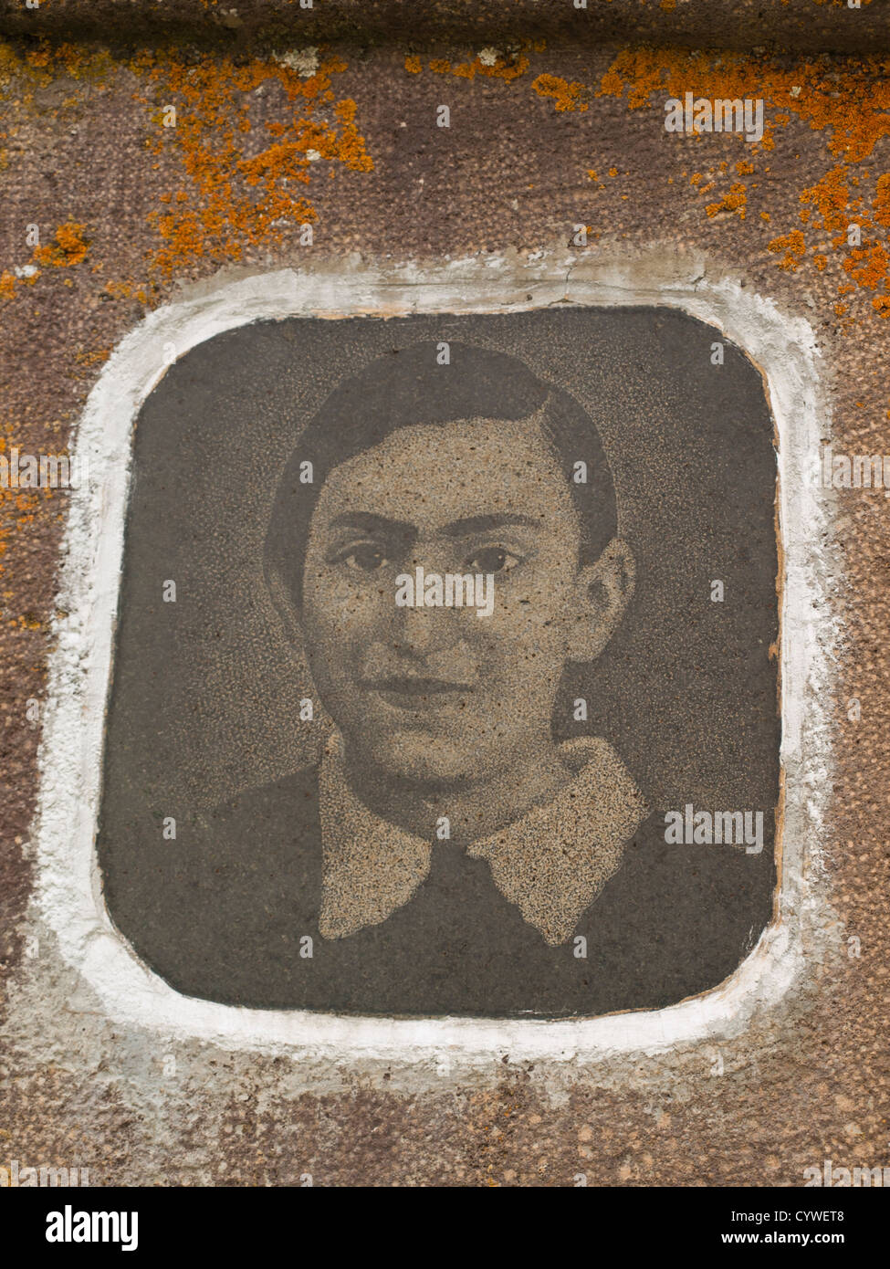 Cross engraved in stone hi-res stock photography and images - Alamy