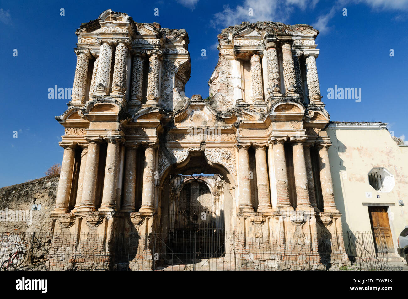 Destroyed by earthquakes hi-res stock photography and images - Alamy