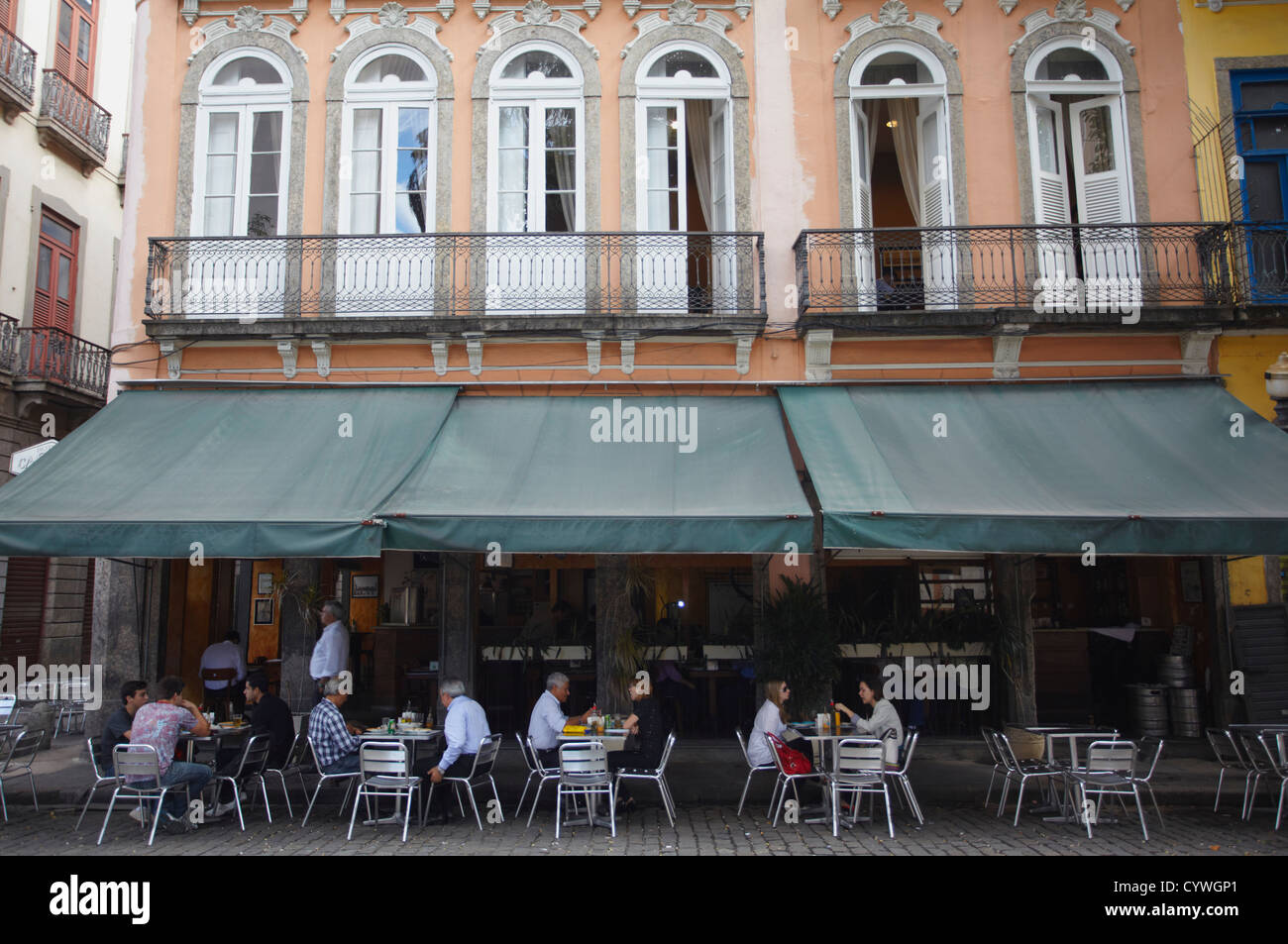 Alleyway restaurant hi-res stock photography and images - Alamy