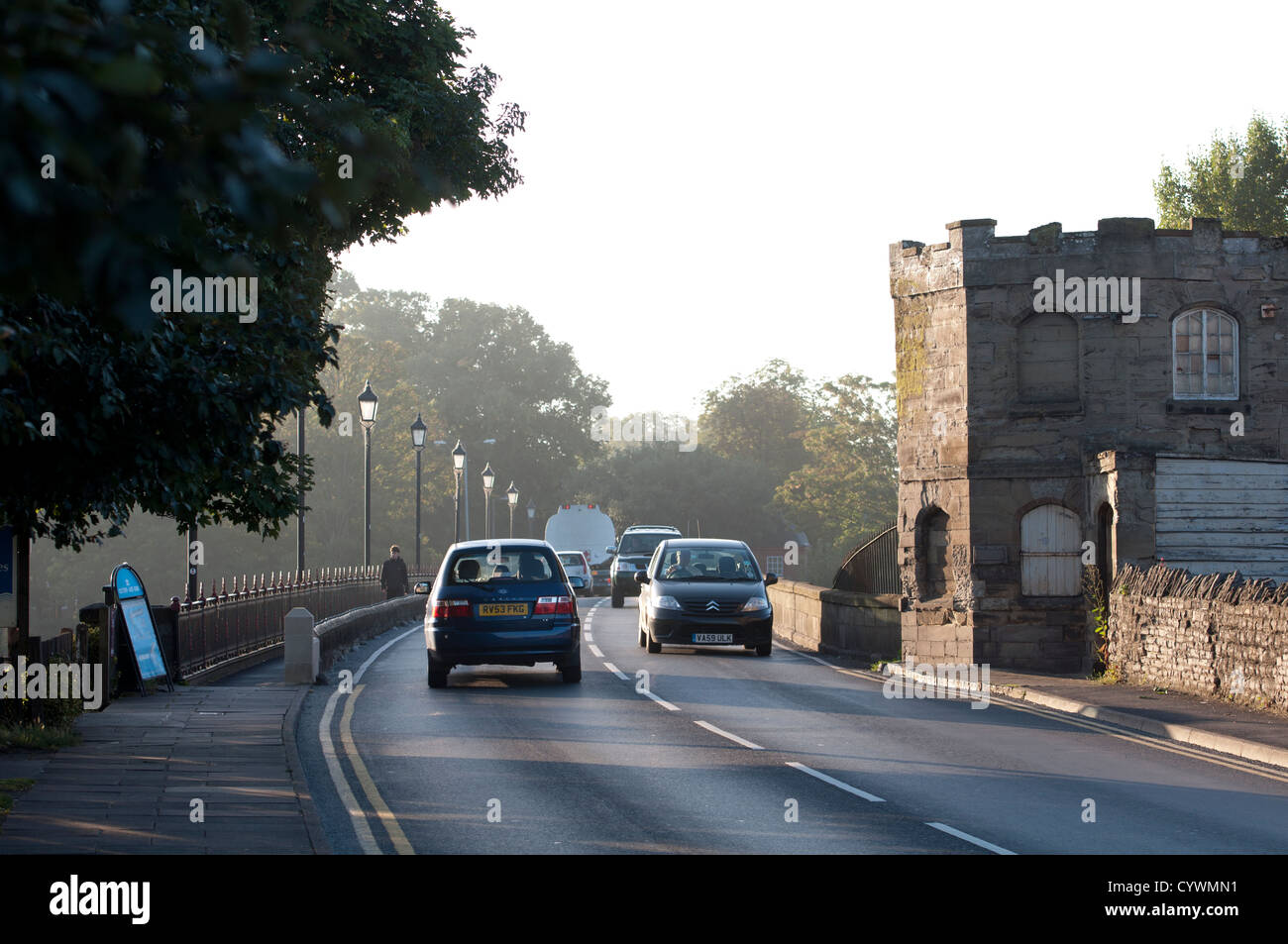 Traffic on Clopton Bridge, Stratford-upon-Avon, Warwickshire, UK Stock ...