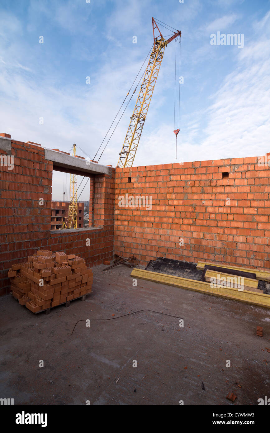 Building with crane hi-res stock photography and images - Alamy