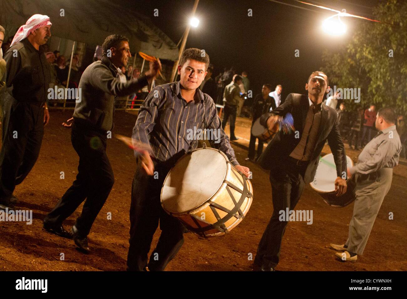 Kurdish instruments hi-res stock photography and images - Alamy