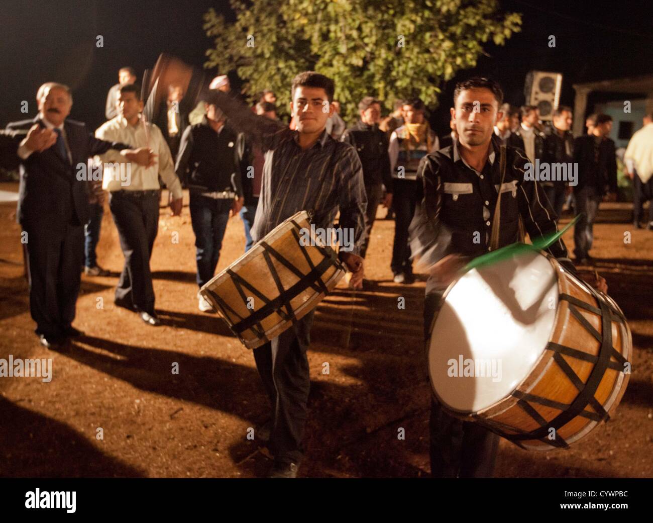 Kurdish instruments hi-res stock photography and images - Alamy