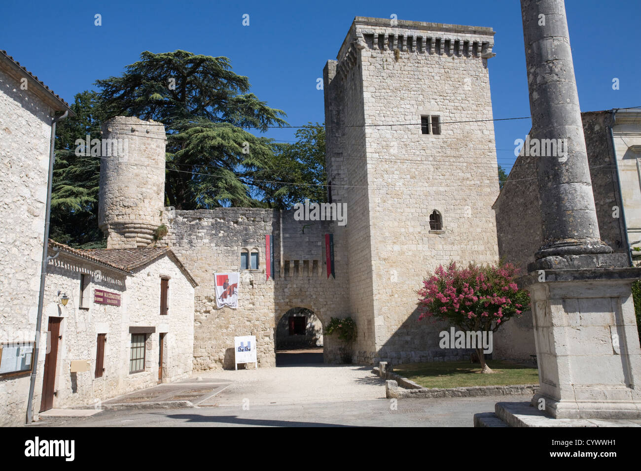 Chateau in the Bastide town of Eymet, Dordogne, France Stock Photo - Alamy