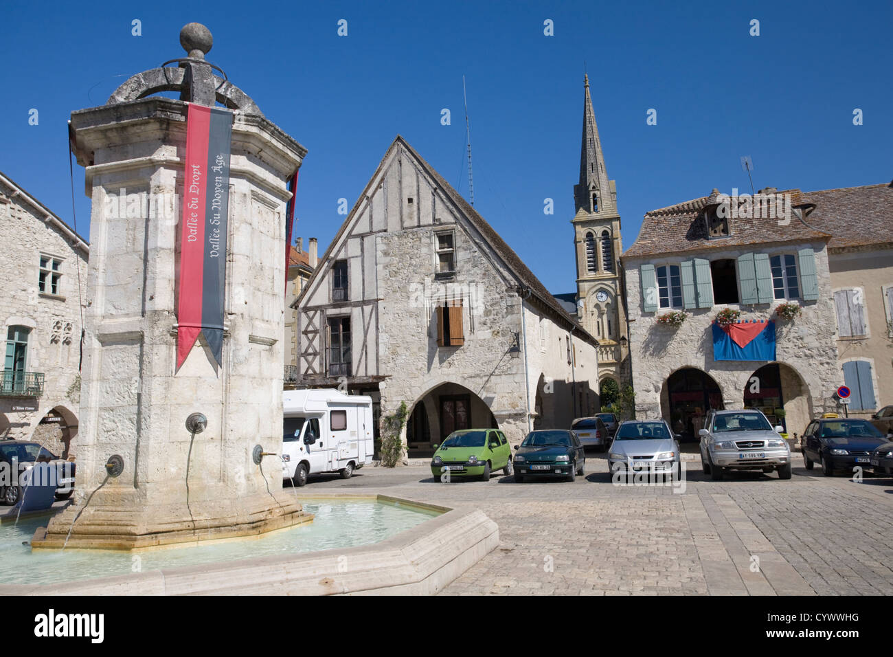 The Place Gambetta in the Bastide town of Eymet, Dordogne, France Stock ...