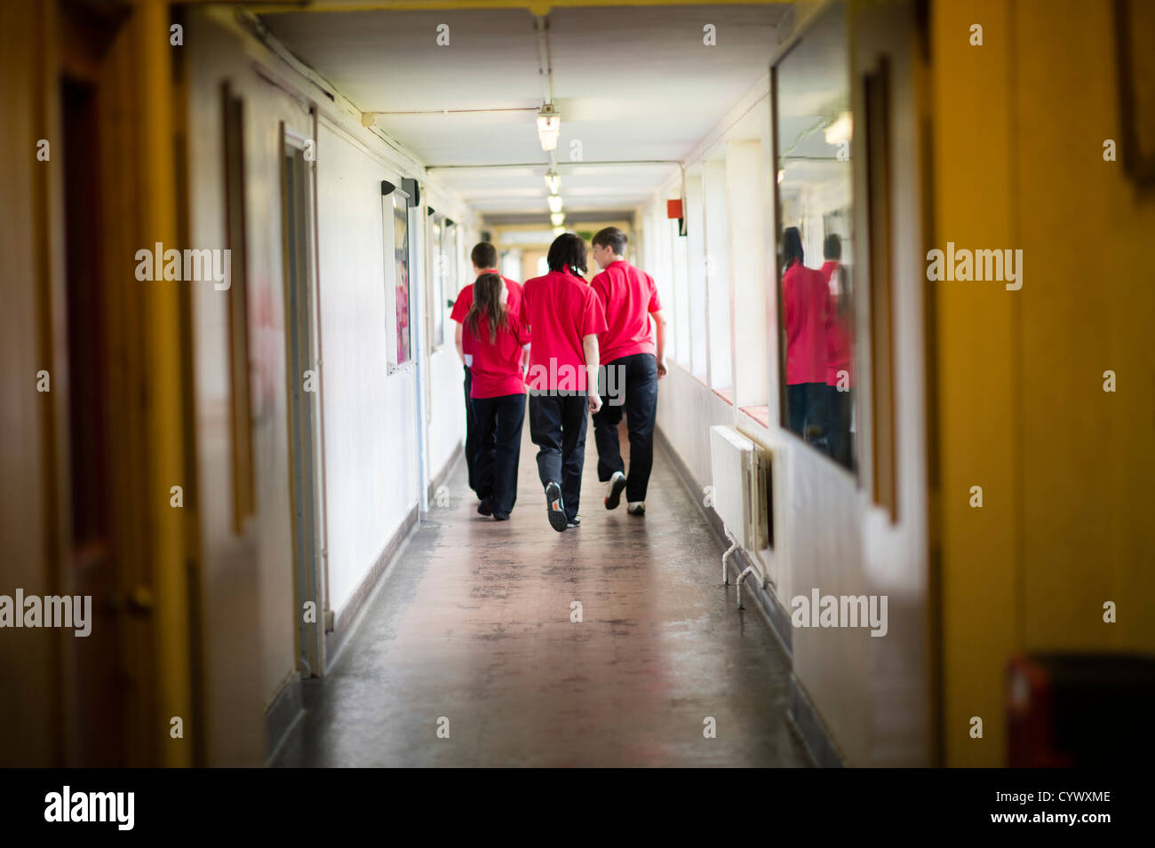 School corridor uk hi-res stock photography and images - Alamy