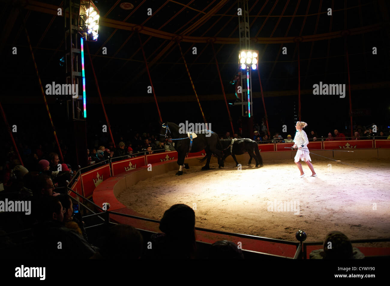 Circus horse performance hi-res stock photography and images - Alamy
