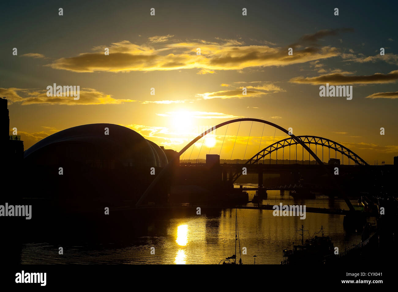 Silhouette of tyne bridges hi-res stock photography and images - Alamy