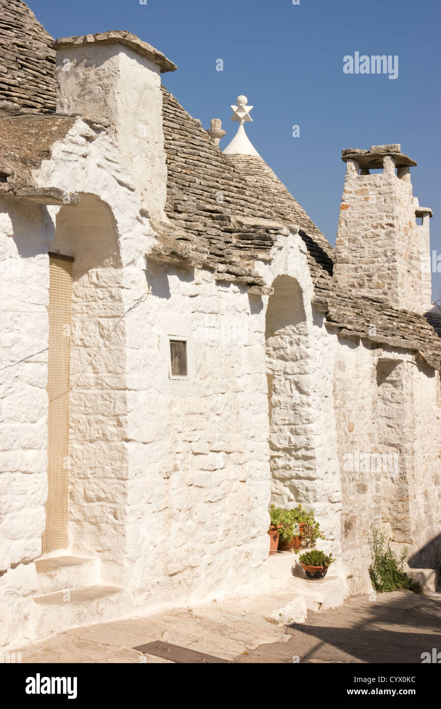 Exterior of traditional trulli houses in Alberobello (Puglia, Italy ...