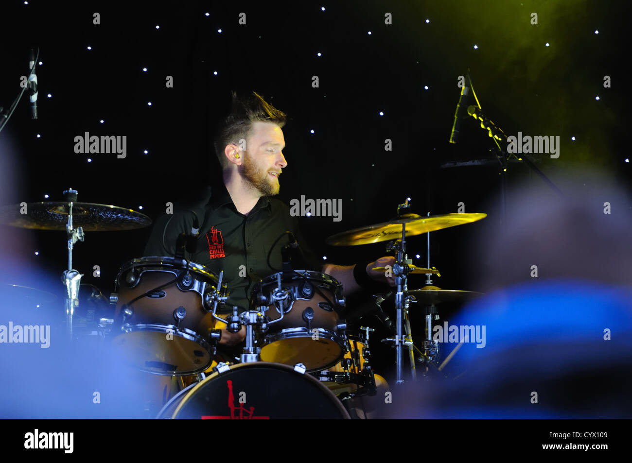 Drummer on stage hi-res stock photography and images - Alamy