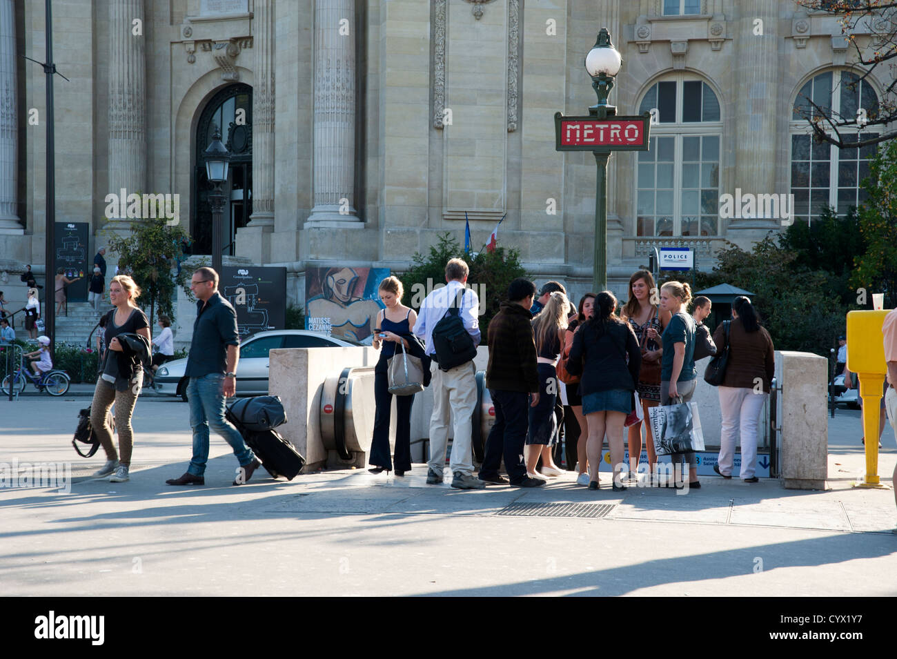 Paris metro people hi-res stock photography and images - Alamy