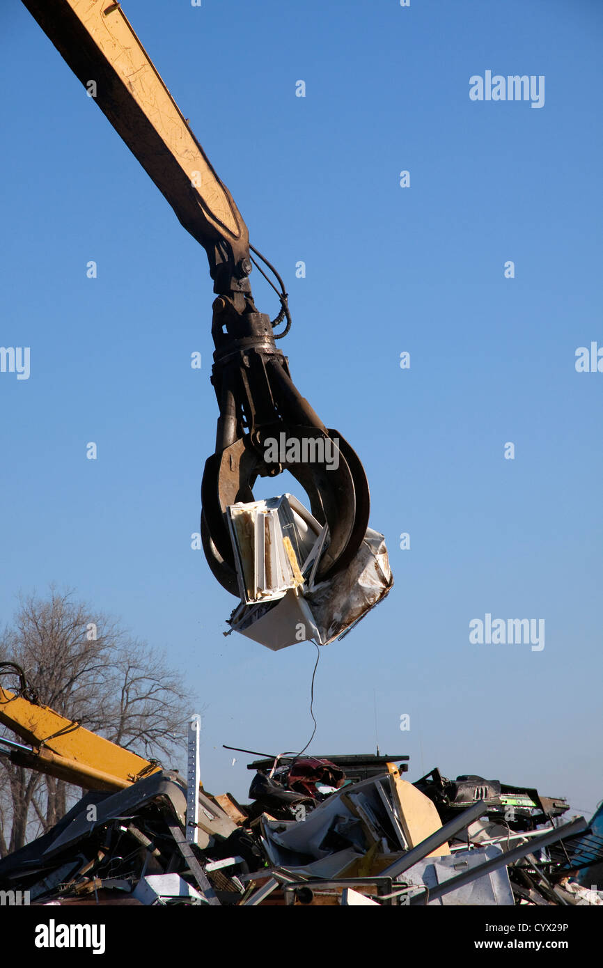 Grappling Crane lifting metal objects for shredder at Metal Recycling ...