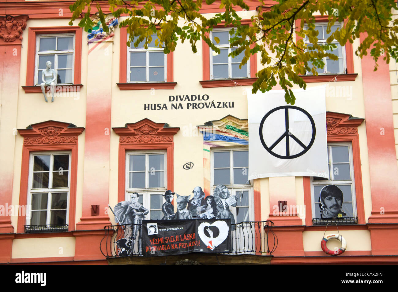 Goose on a string hi-res stock photography and images - Alamy