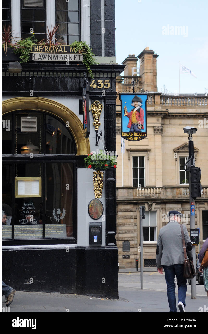 Edinburgh famous deacon brodies hi-res stock photography and images - Alamy