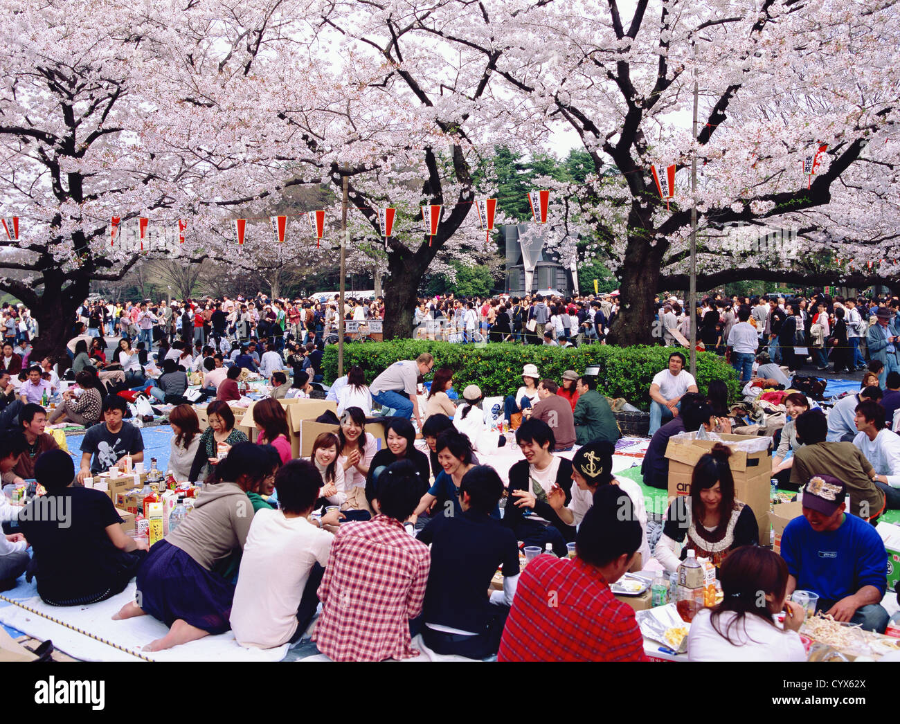 Ueno park hi-res stock photography and images - Alamy