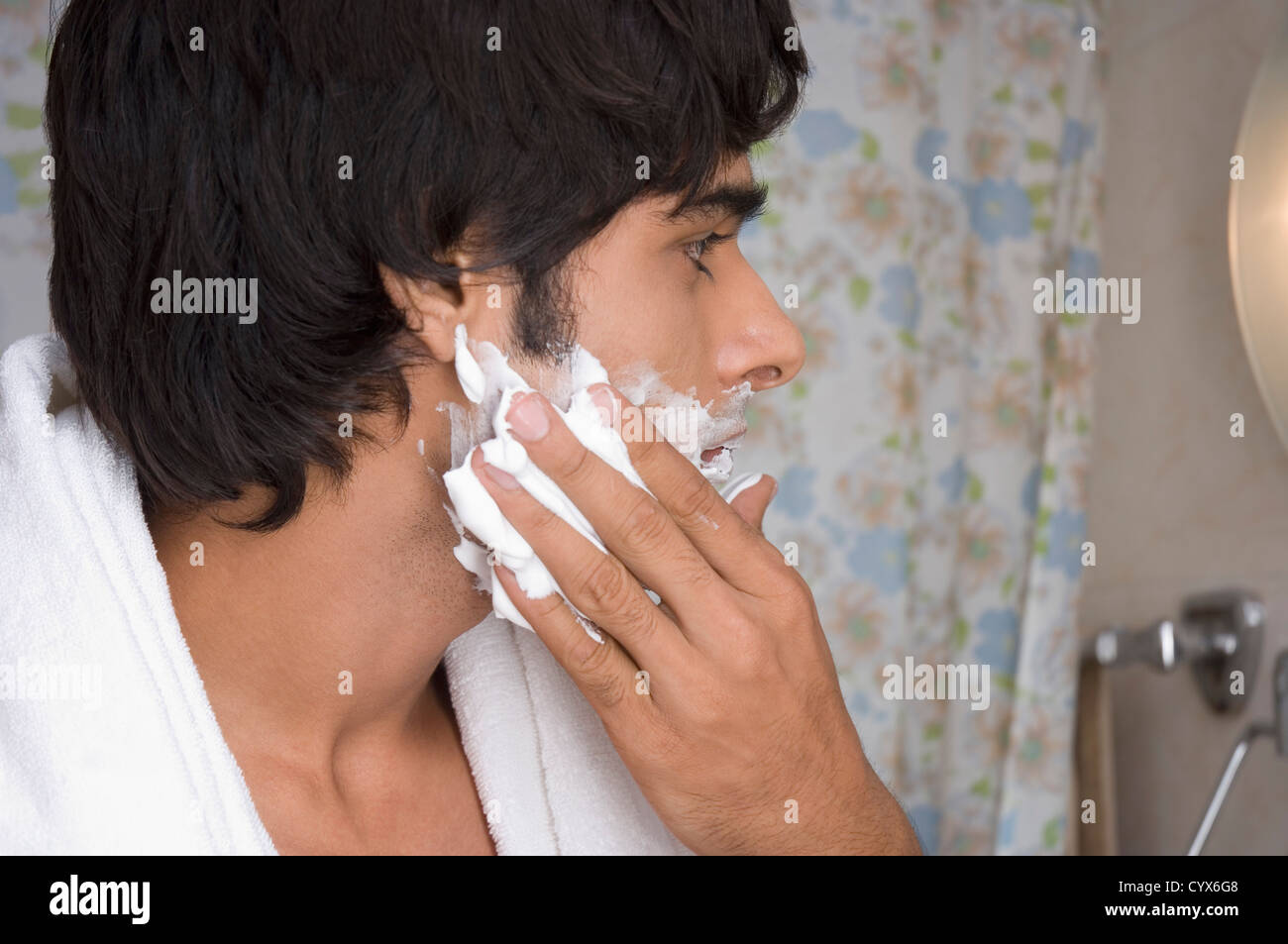 Man applying shaving cream on his face Stock Photo - Alamy