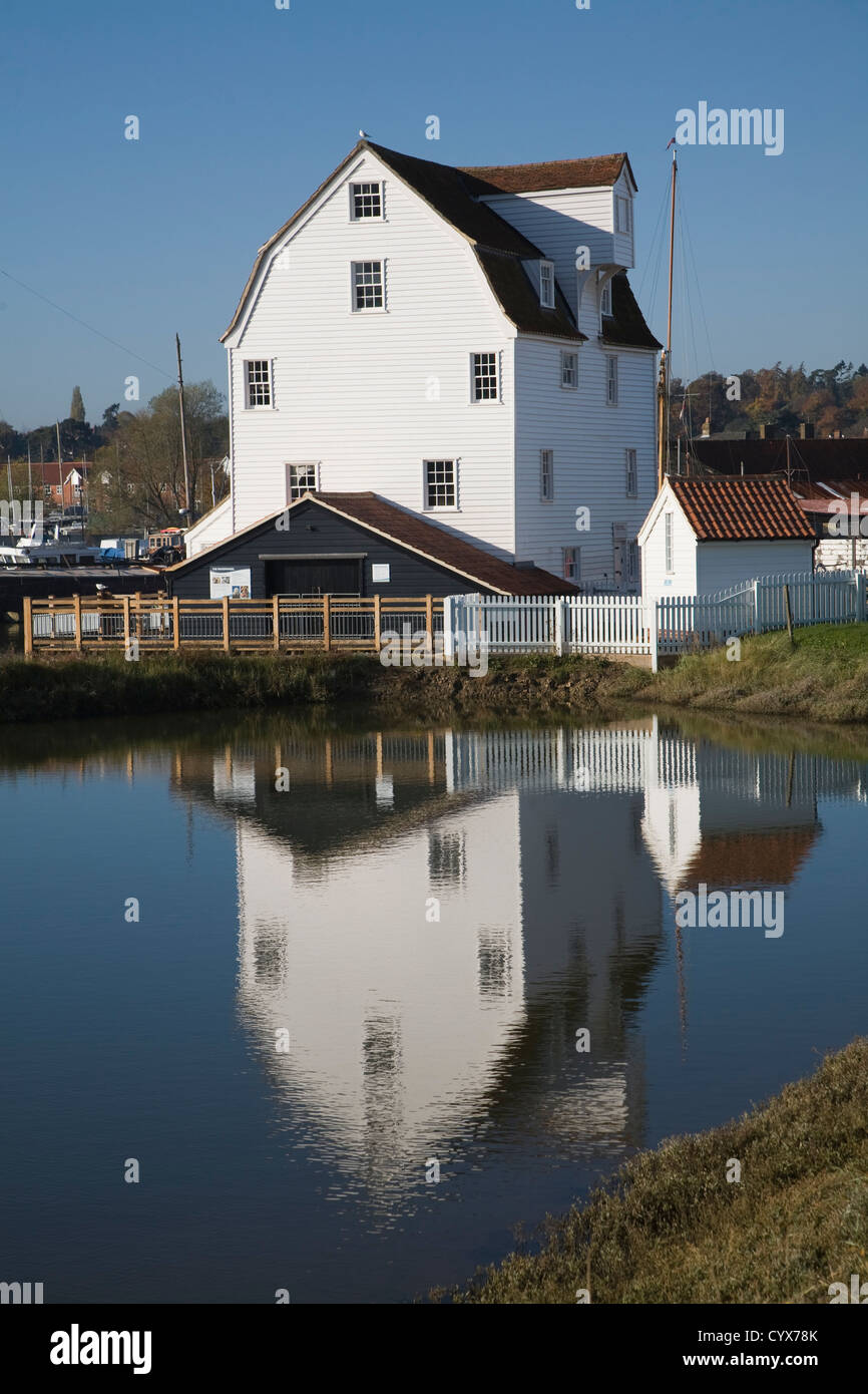 Tide mill pool reflection Woodbridge, Suffolk, England built 1793 on ...