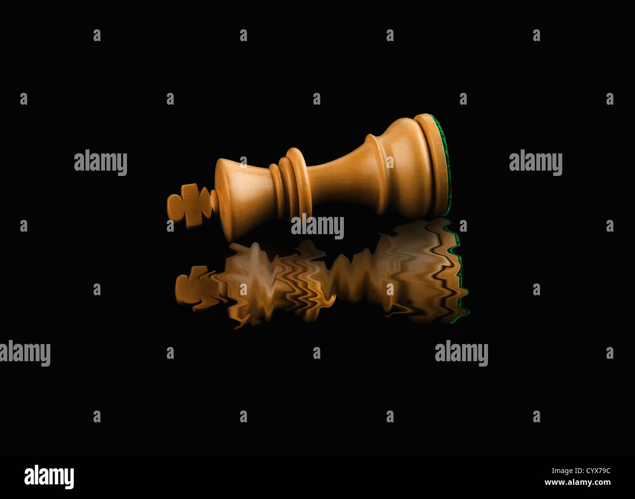 Fallen king chess piece hi-res stock photography and images - Alamy