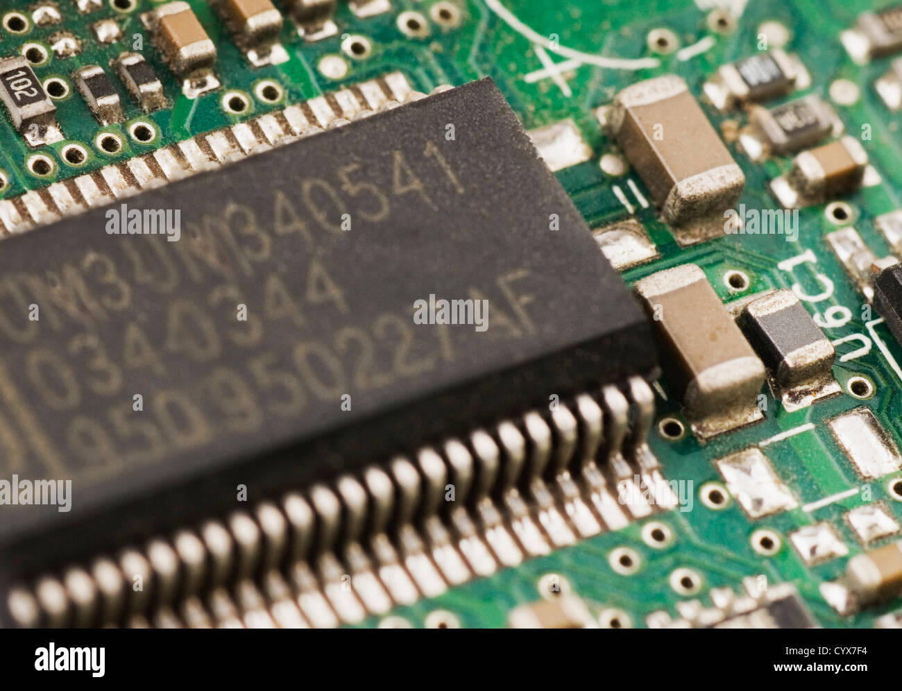 Single computer chip hi-res stock photography and images - Alamy