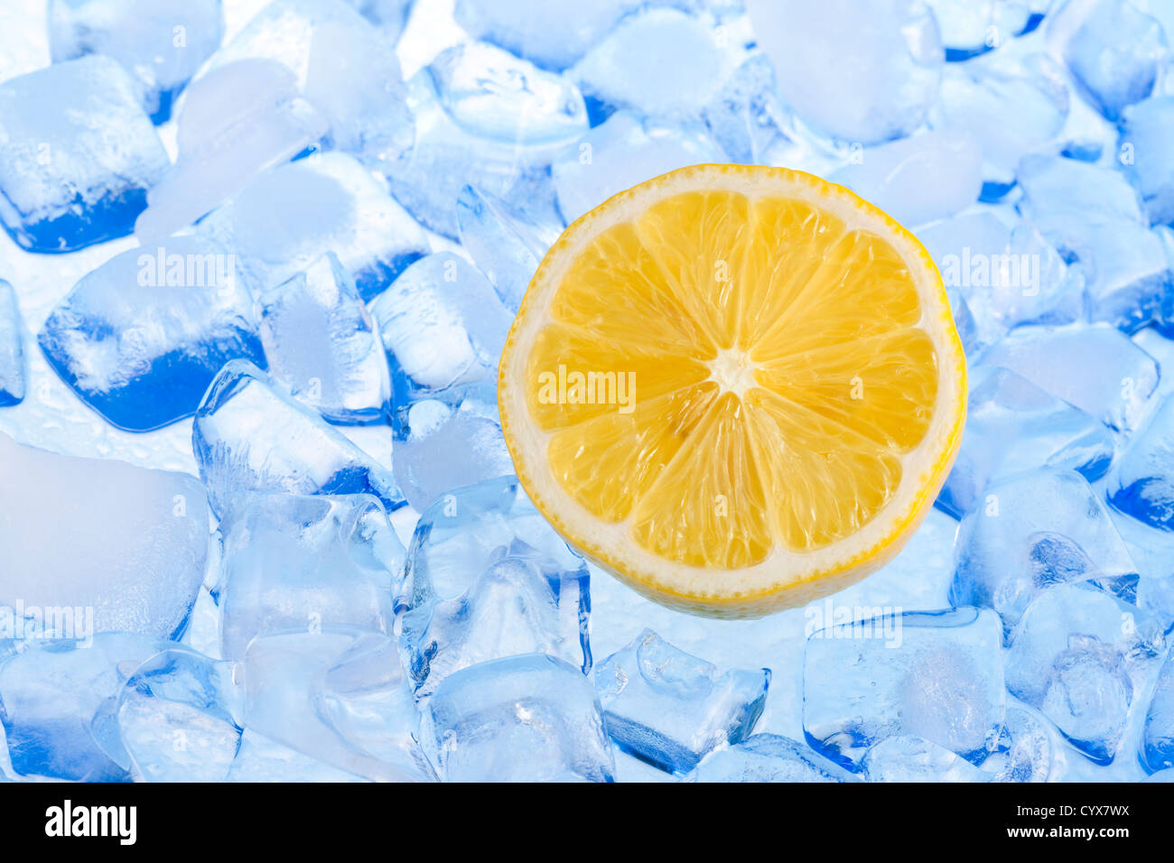 Lemon and ice cubes Stock Photo - Alamy