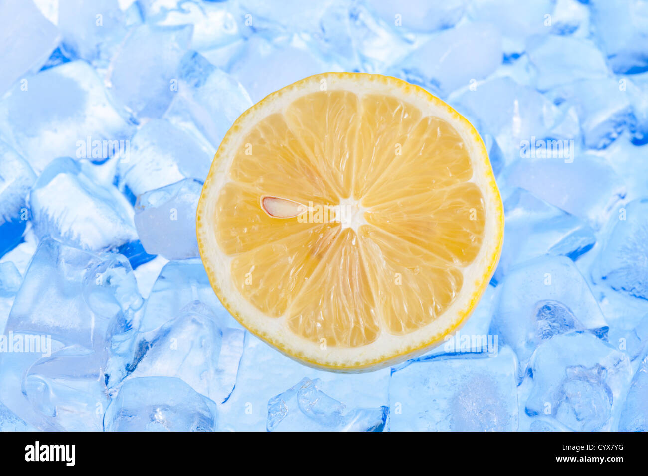 Lemon and ice cubes Stock Photo - Alamy