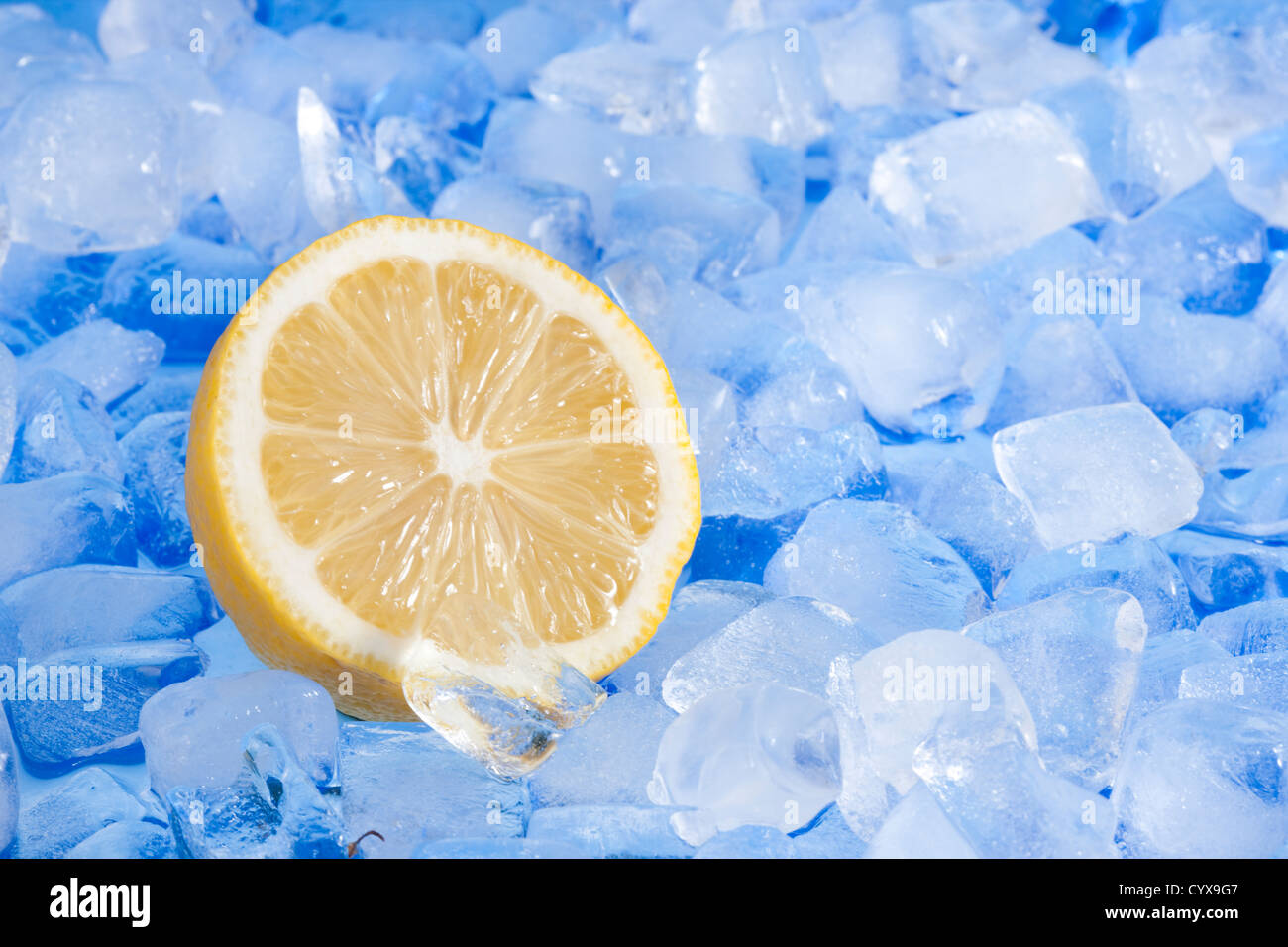 Freshly sliced lemon on ice Stock Photo - Alamy